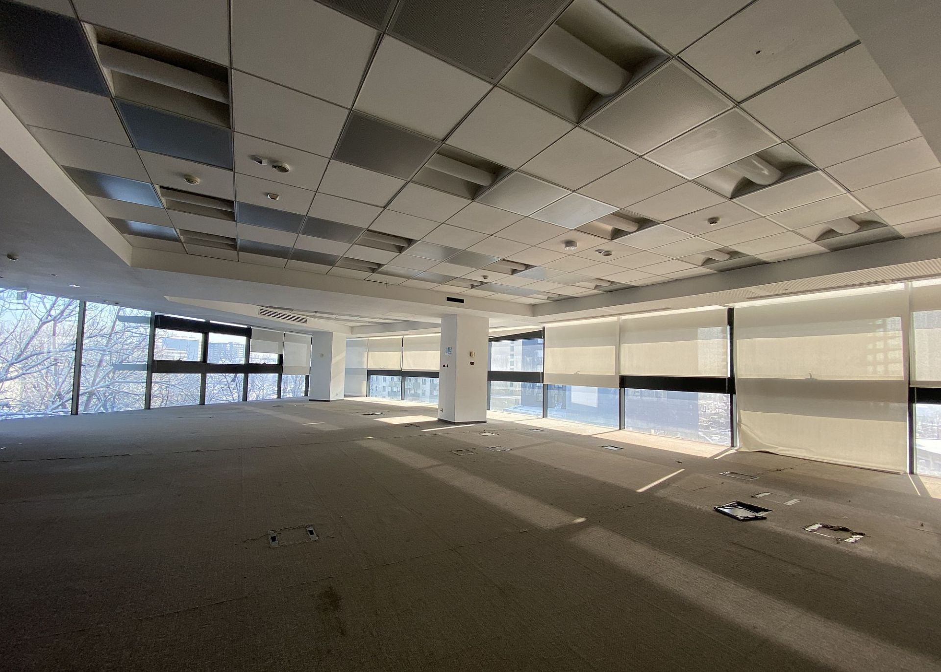 Închiriere Spațiu Birou În Corner Office Building