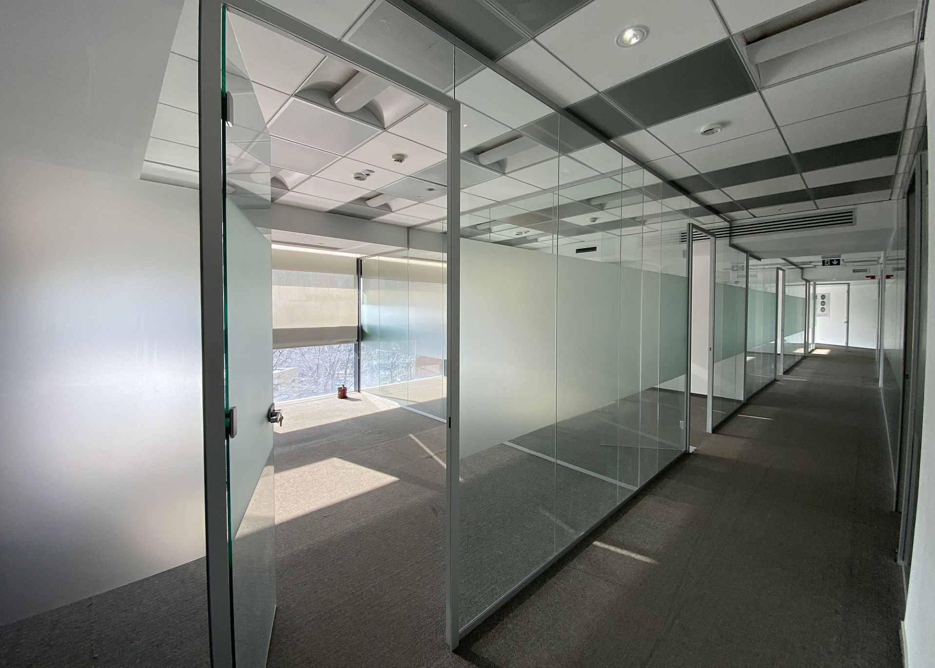 Închiriere Spațiu Birou În Corner Office Building