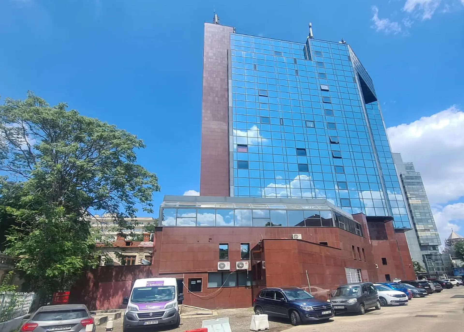 Offices to let in IBC Modern building, Universitate area