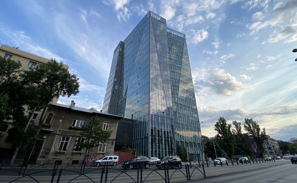 Spații de birouri de închiriat în clădirea CRYSTAL TOWER